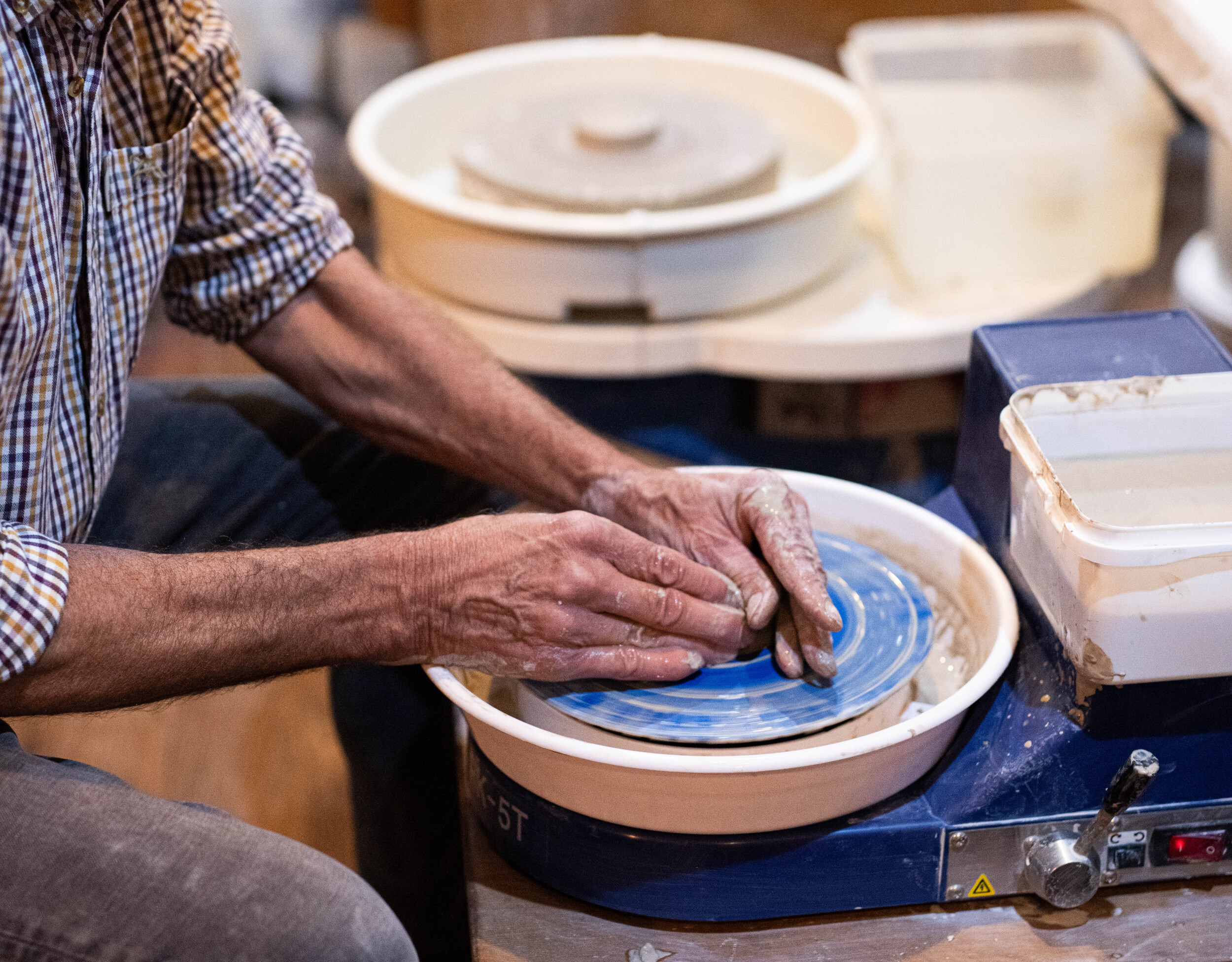 Wecandoo - Learn the basics of the potters wheel